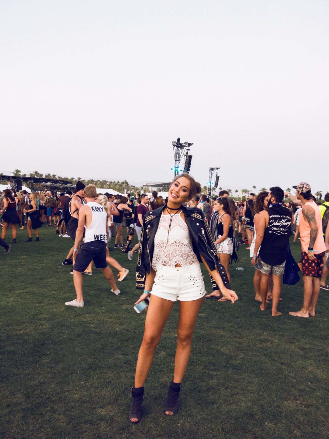 The Most Fashionable Outfits That Represent Your Unique Festive Style ...
