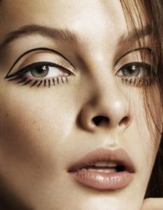 Graphic Eyeliner Ideas That Will Show You How To Add The Abstract ...